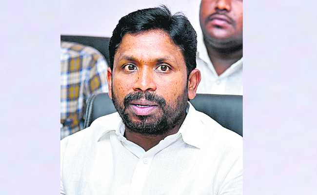 వాళ్లను రాళ్లతో కొట్టినా పాపం లేదు | BRS Leader Errolla Srinivas Sensational Comments On Revanth ...